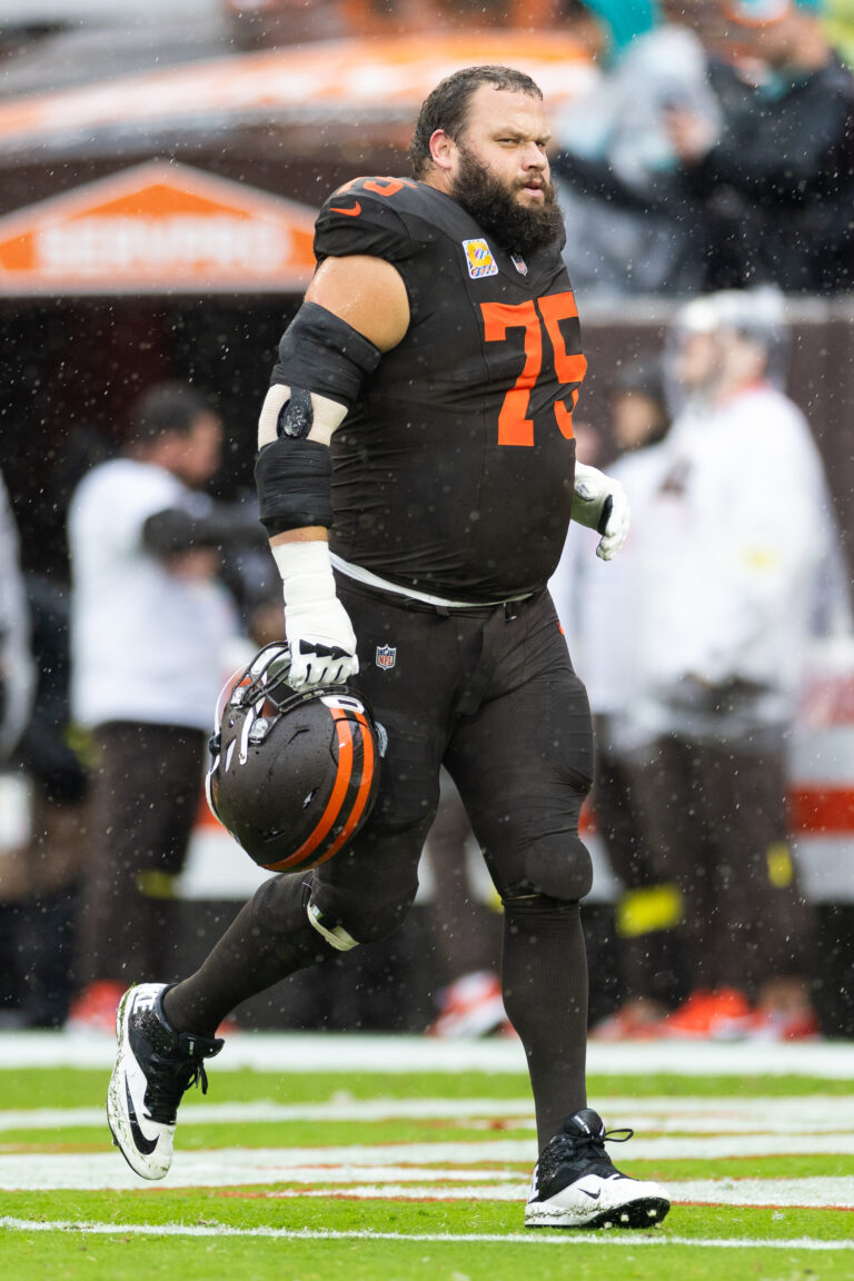 Browns, Joel Bitonio Push Back Void Date; Bitonio Mulling Retirement