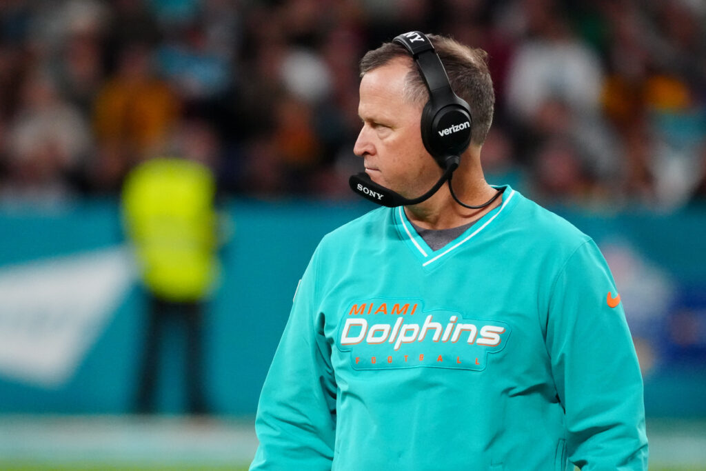 Dolphins To Retain Joe Barry, Austin Clark