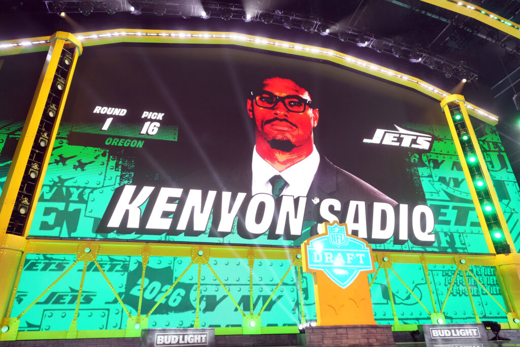 Jets' TE Kenyon Sadiq Undergoes 'Minor' HernJia Surgery